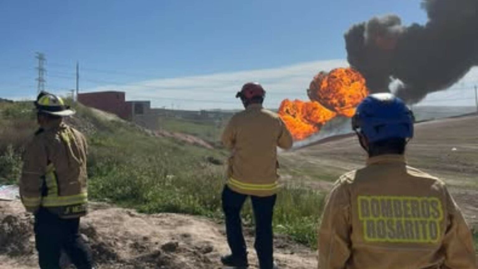 Explosión en ducto de Pemex provoca incendio y desalojos en Playas de ...